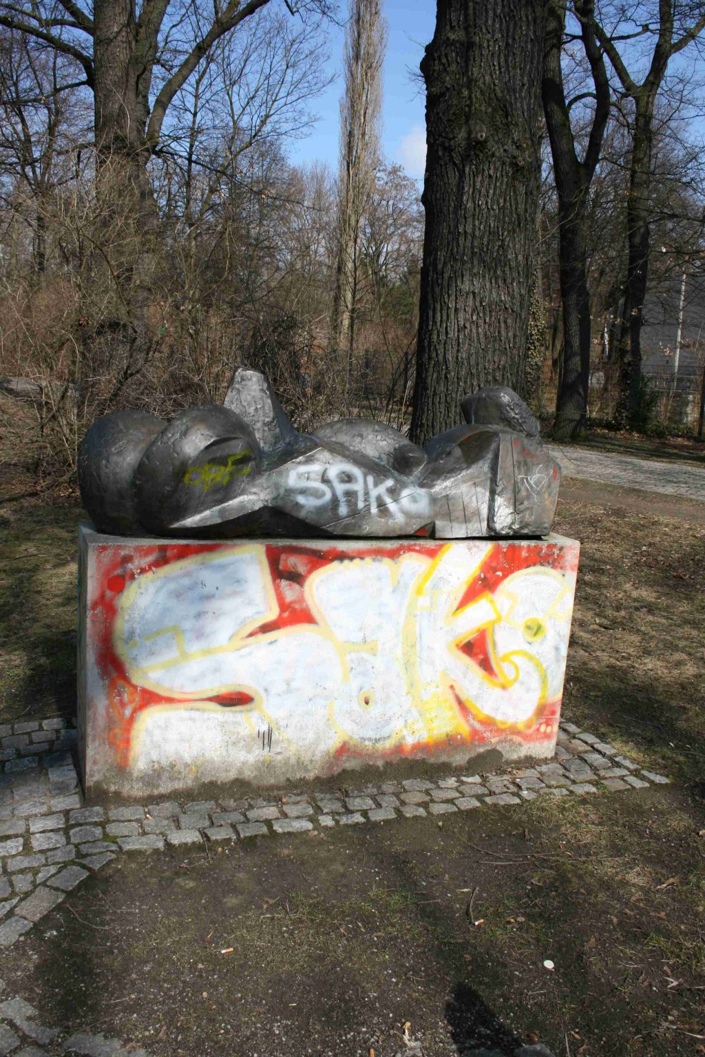 Große Metamorphe Landschaft – Bildhauerei in Berlin