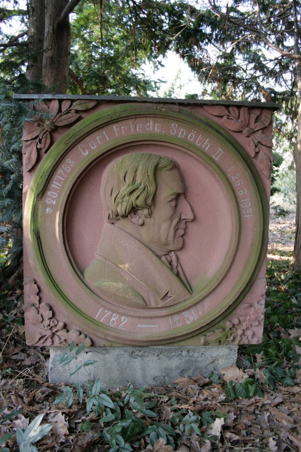 Portraitrelief Carl Friedrich Spaeth II – Bildhauerei in Berlin
