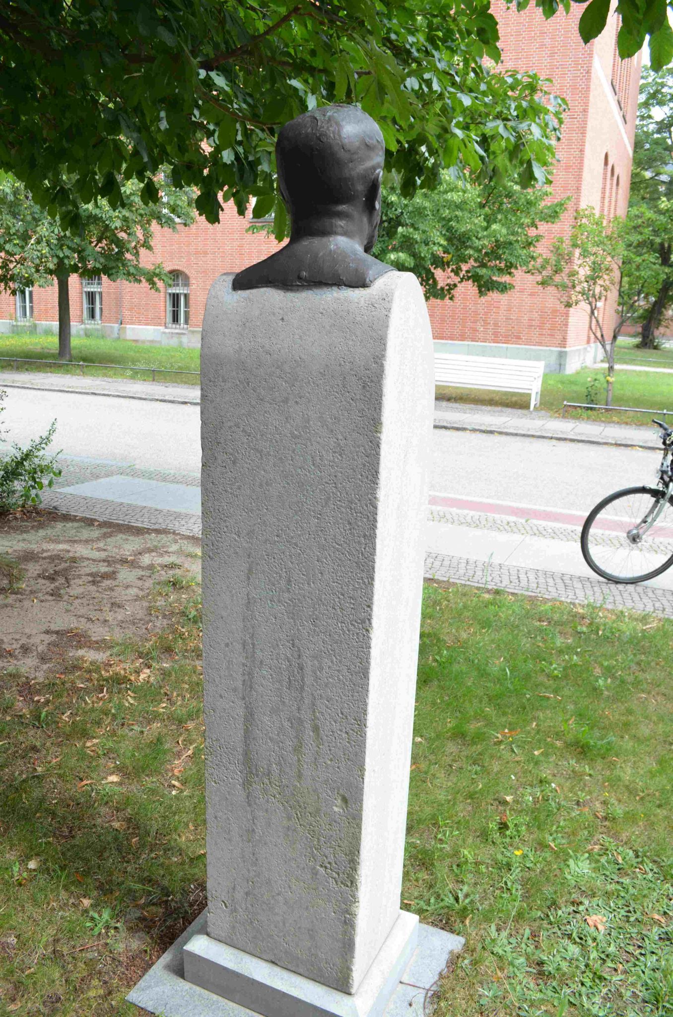 Otto Heubner-Denkmal – Bildhauerei in Berlin