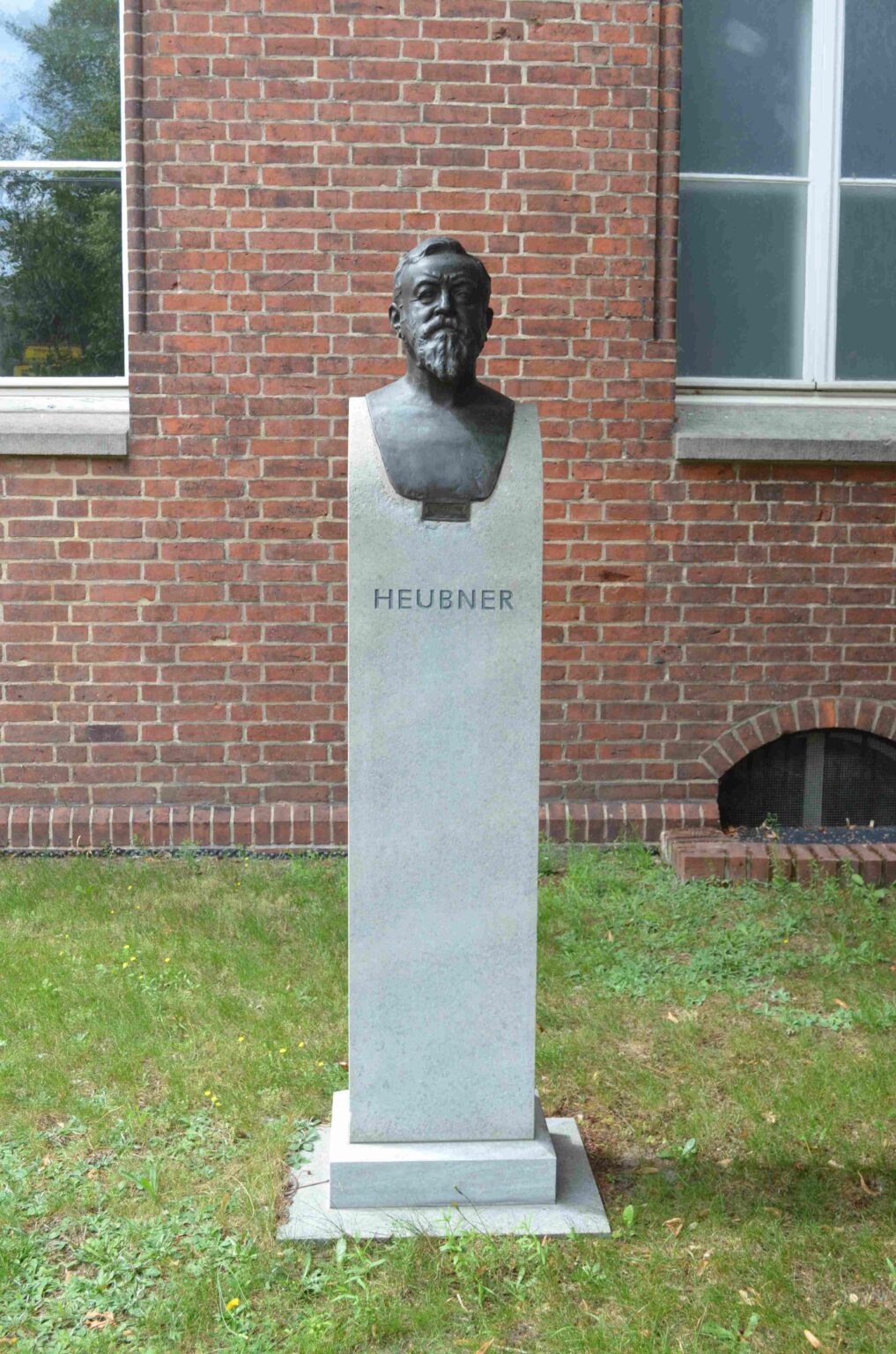 Otto Heubner-Denkmal – Bildhauerei in Berlin